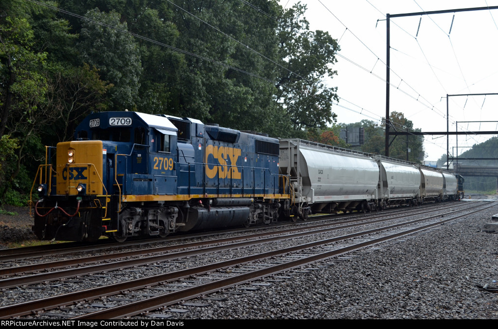 CSX GP38-2 2709 leads C770-04 out of Woodbourne Yard